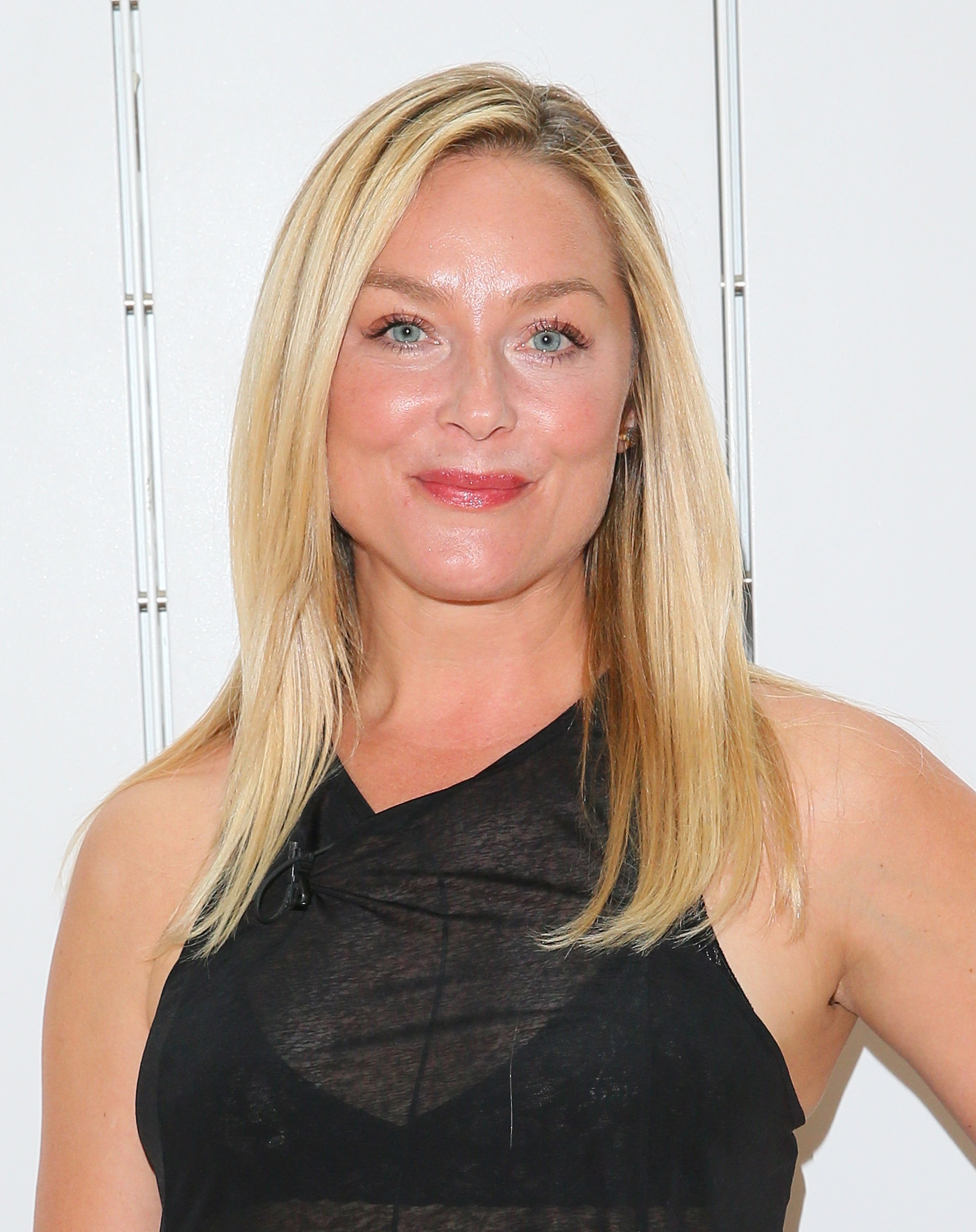 Facts About Actress Elizabeth Rohm - The Blast